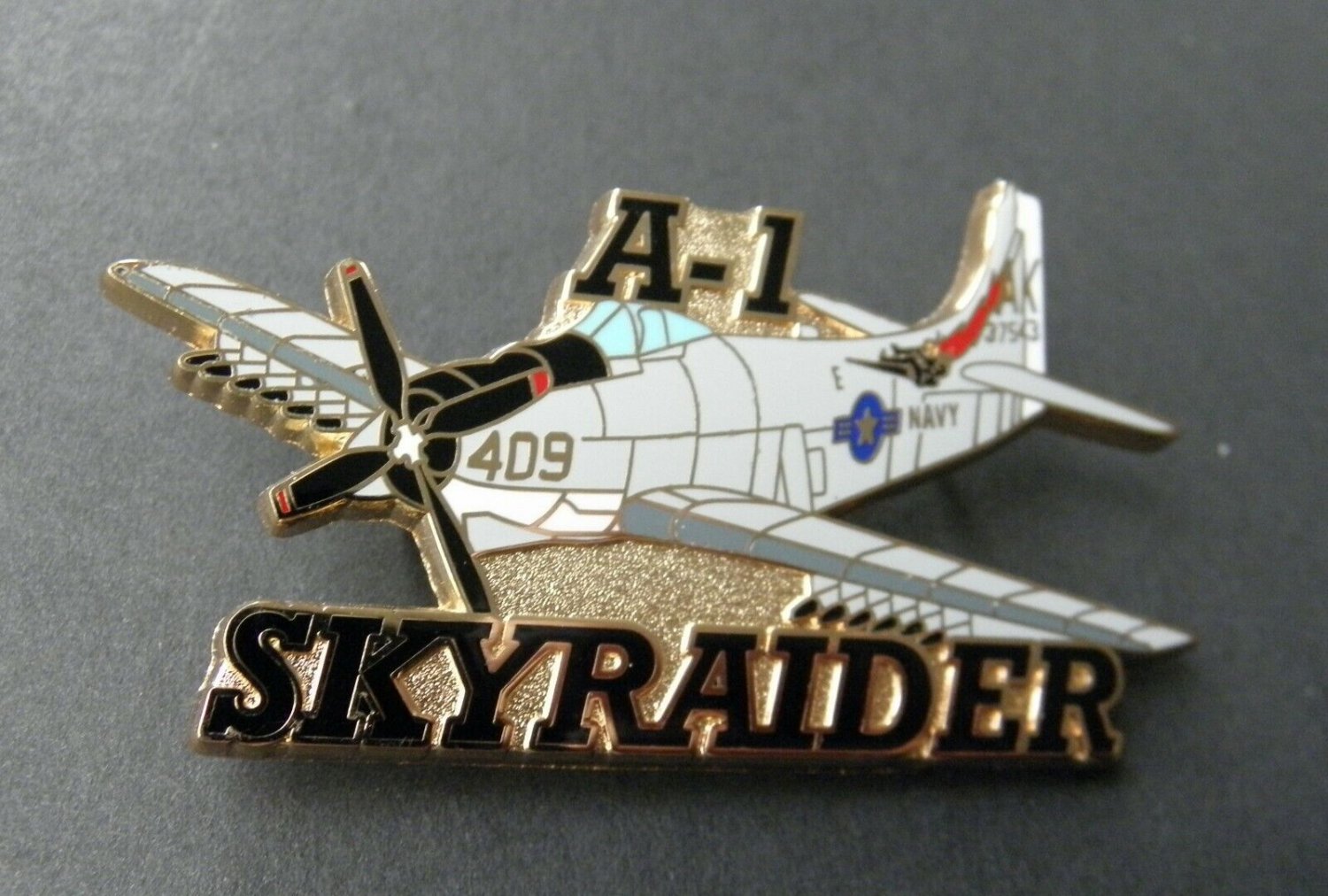 US NAVY A-1 A1 H SKYRAIDER AIRCRAFT PLANE LARGE LAPEL PIN BADGE 2.25 INCHES
