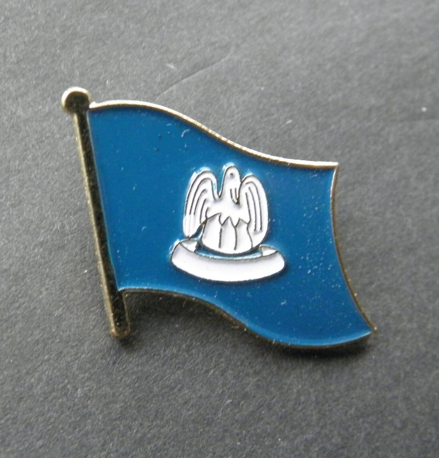 LOUISIANA US STATE FLAG LAPEL PIN BADGE 7/8 INCH