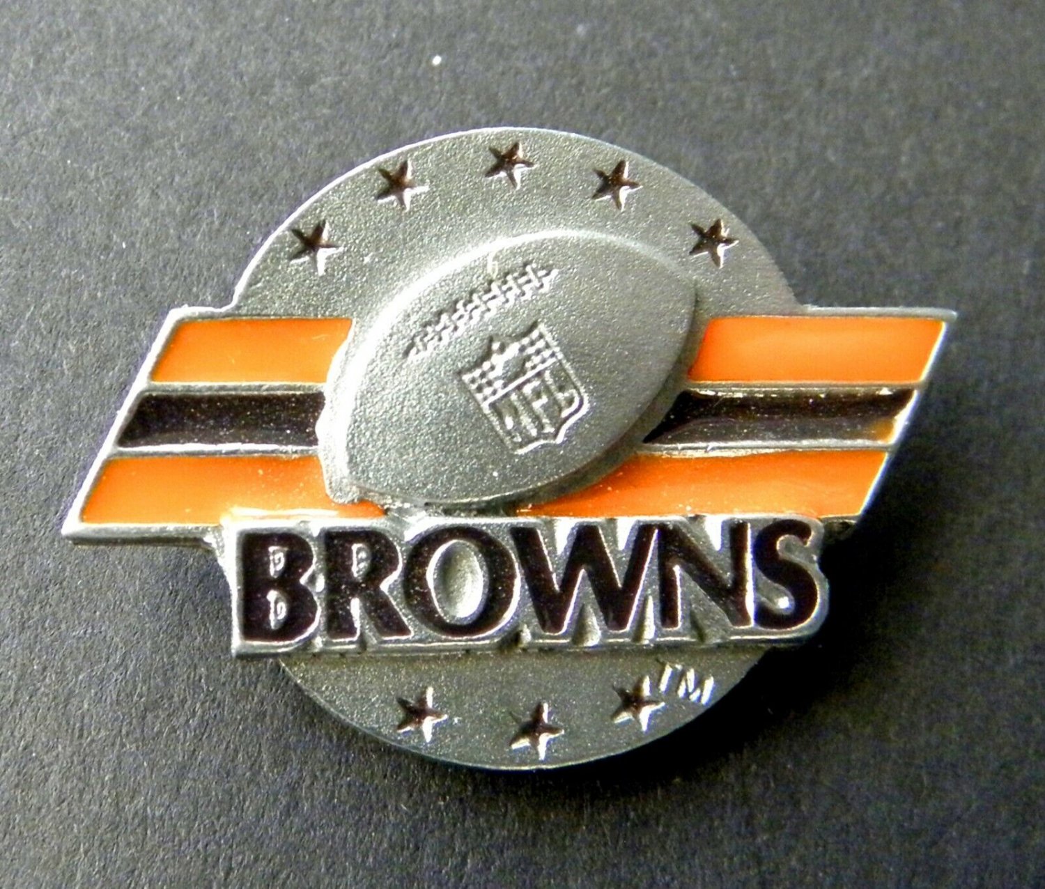 CLEVELAND BROWNS NFL FOOTBALL LOGO LAPEL PIN 1 INCH