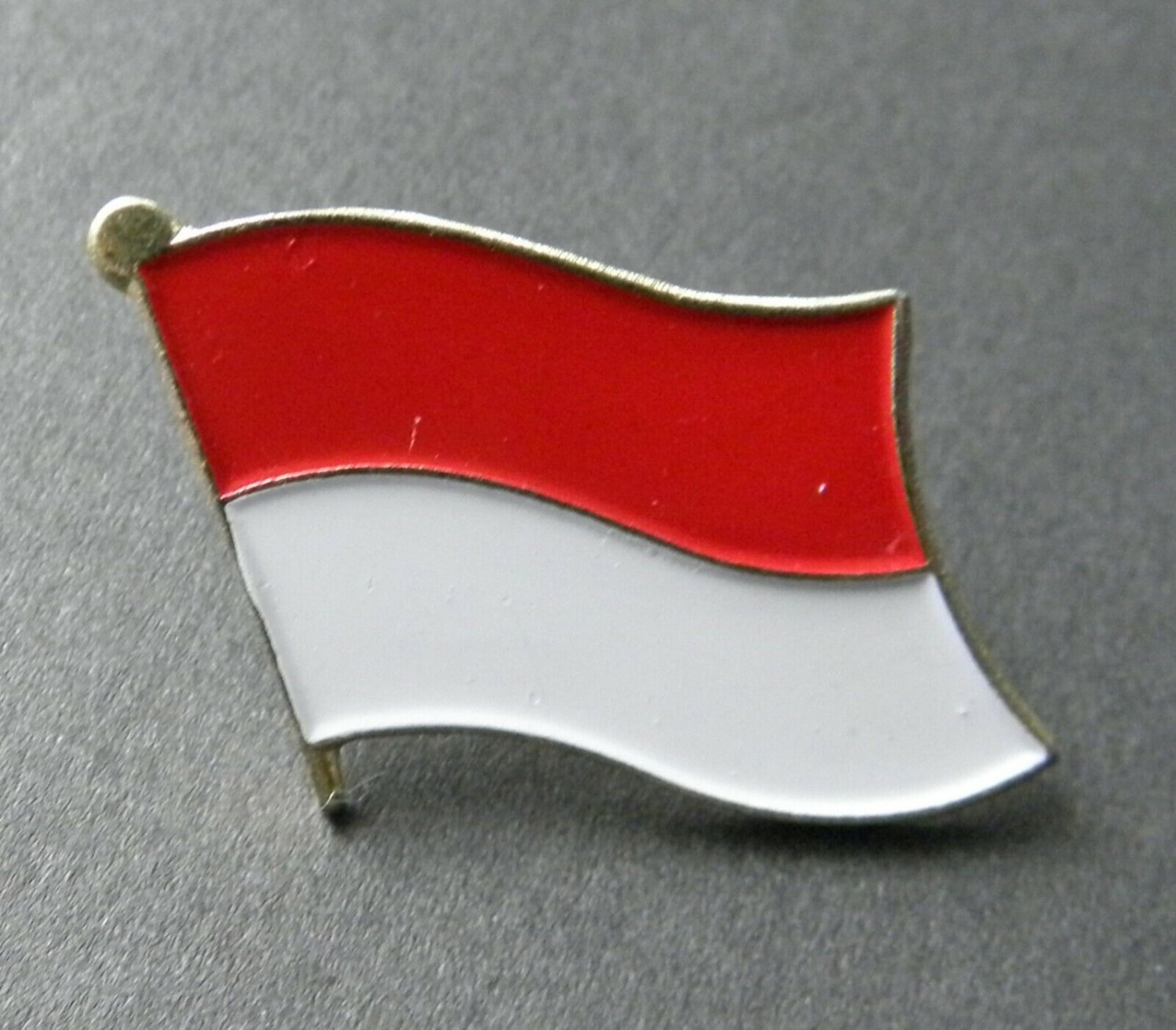 INDONESIA INDONESIAN INTERNATIONAL COUNTRY FLAG LAPEL PIN BADGE 3/4 INCH