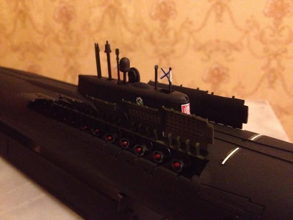 1:350 Russian Oscar ll class submarine'' Kursk ''complete model