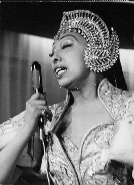 Josephine Baker performing. - 8x10 photo