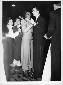 Josephine Baker performing dance. - 8x10 photo