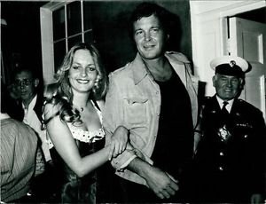 Twiggie and Michael Witney - 8x10 photo