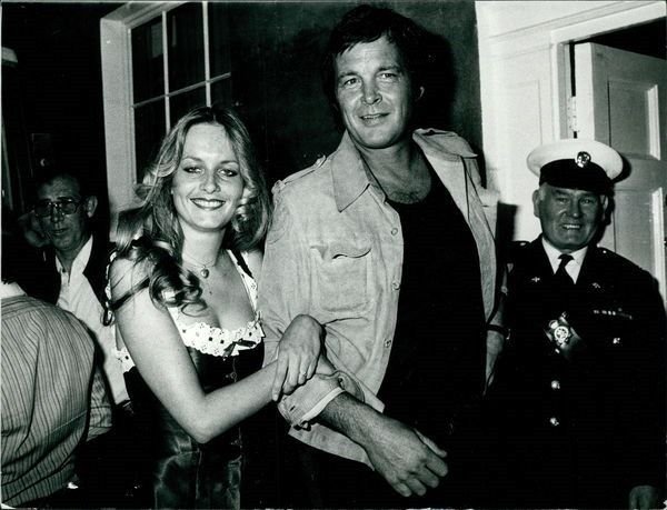 Twiggie and Michael Witney - 8x10 photo