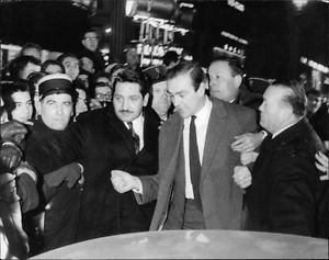 Sean Connery standing. - 8x10 photo