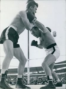 Ingemar Johansson boxing. - 8x10 photo