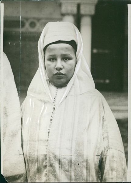 The new Moroccan sultan in 24 November 1927. - 8x10 photo