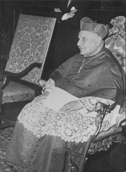 Pope John XXIII sitting on chair. - 8x10 photo