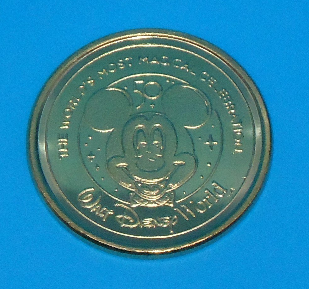 BRAND NEW SPARKLING 50TH ANNIVERSARY WALT DISNEY GOOFY TOKEN MEDALLION ...