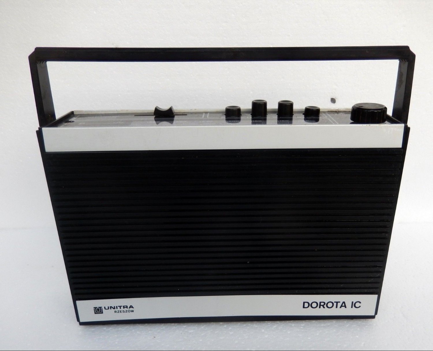 VINTAGE 1975 POLAND RADIO UNITRA ELTRA DOROTA PORTABLE RADIO