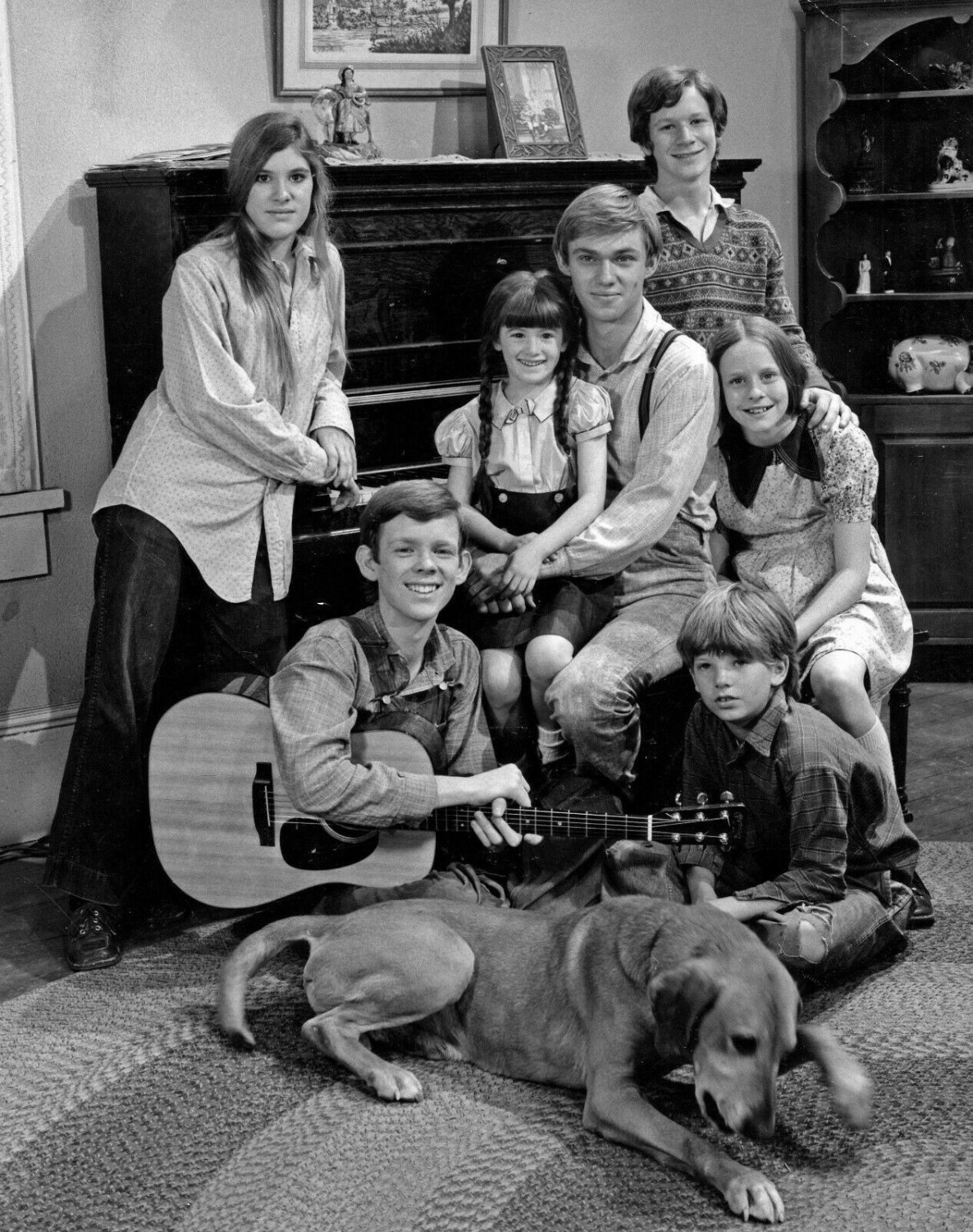 THE WALTONS - TV SHOW CAST PHOTO 8x10 Photo
