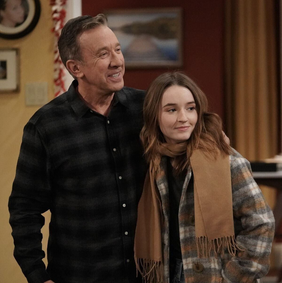 BEAUTIFUL KAITLYN DEVER & TIM ALLEN 8X10 Photo