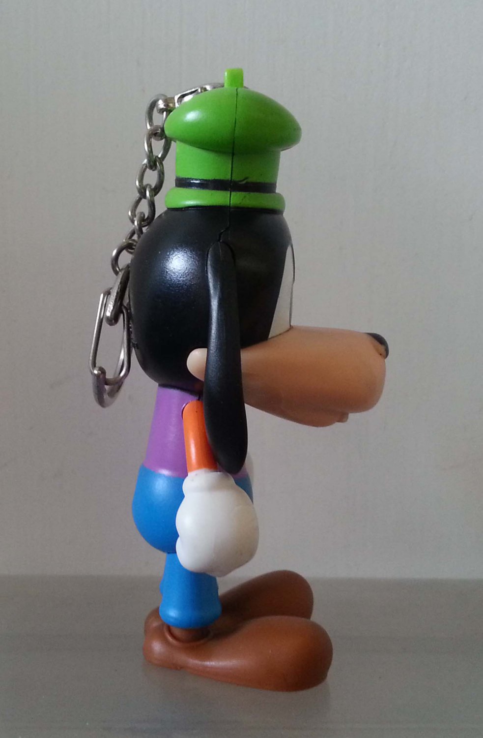 7-11 Disney Mickey Mouse & Friends 90th Anniversary Key Chain - GOOFY