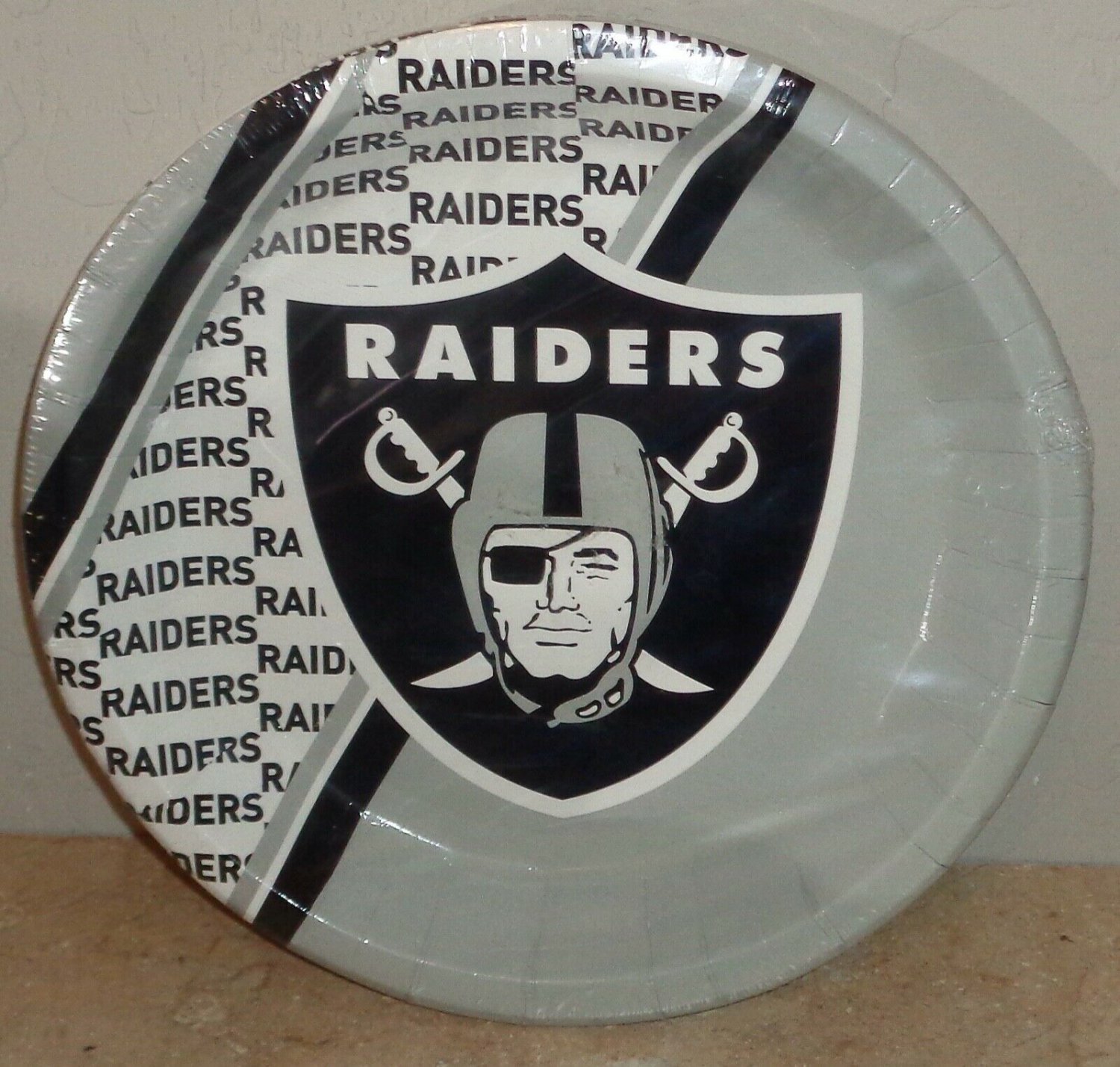 New NFL Oakland Raiders 9.75" (8) Disposable Paper Plates Party Supplies