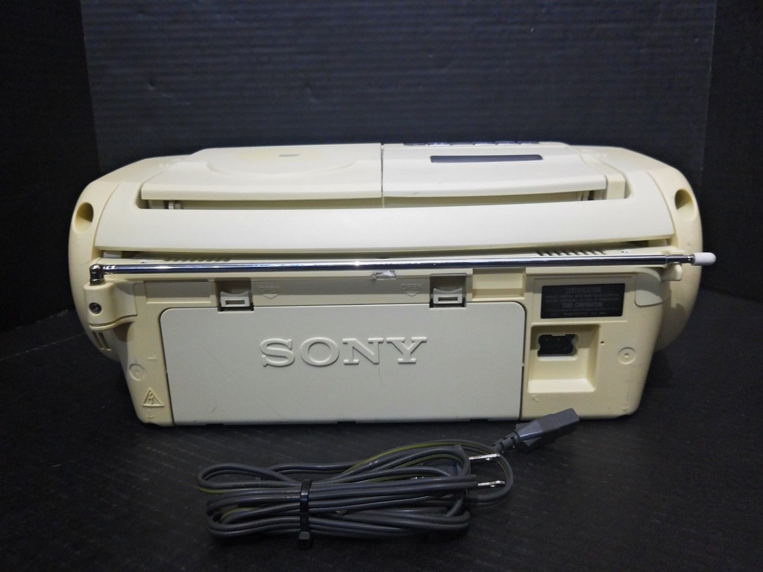 Sony CFD-V17 CD Radio Cassette Boombox w/ Power Cord Loud Mega Bass ...