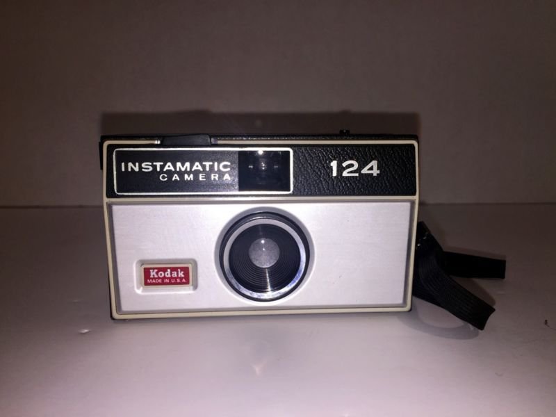 Vintage Kodak Instamatic 124 Film Camera and 3+ Flash Bulbs NO FILM ...