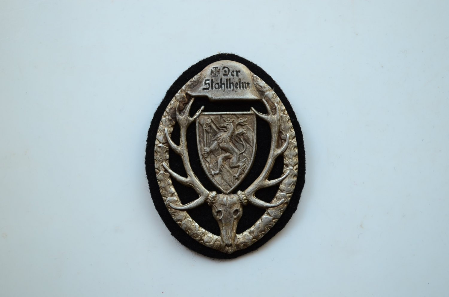 WWII GERMAN BADGE DER STAHLHELM