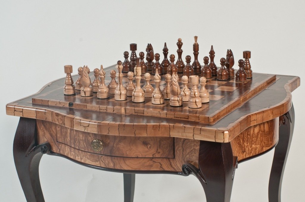 Chess. Gift. Personalised. Wood. Chess table. Wooden. Carving.