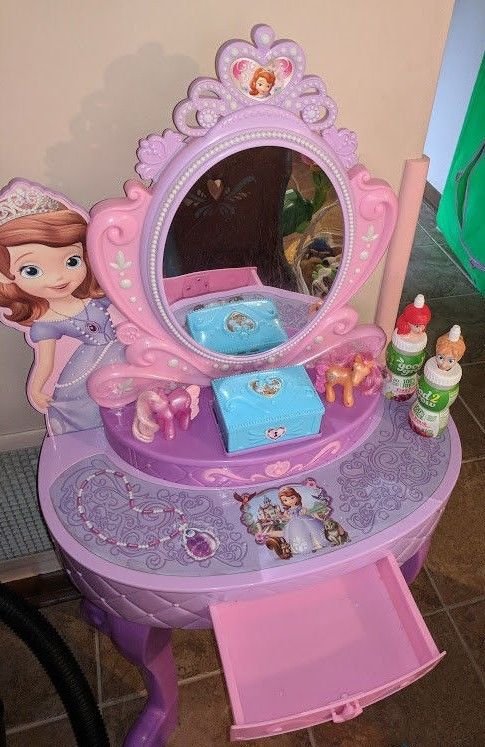 Rare Sofia The First Vanity Mirror with Stool