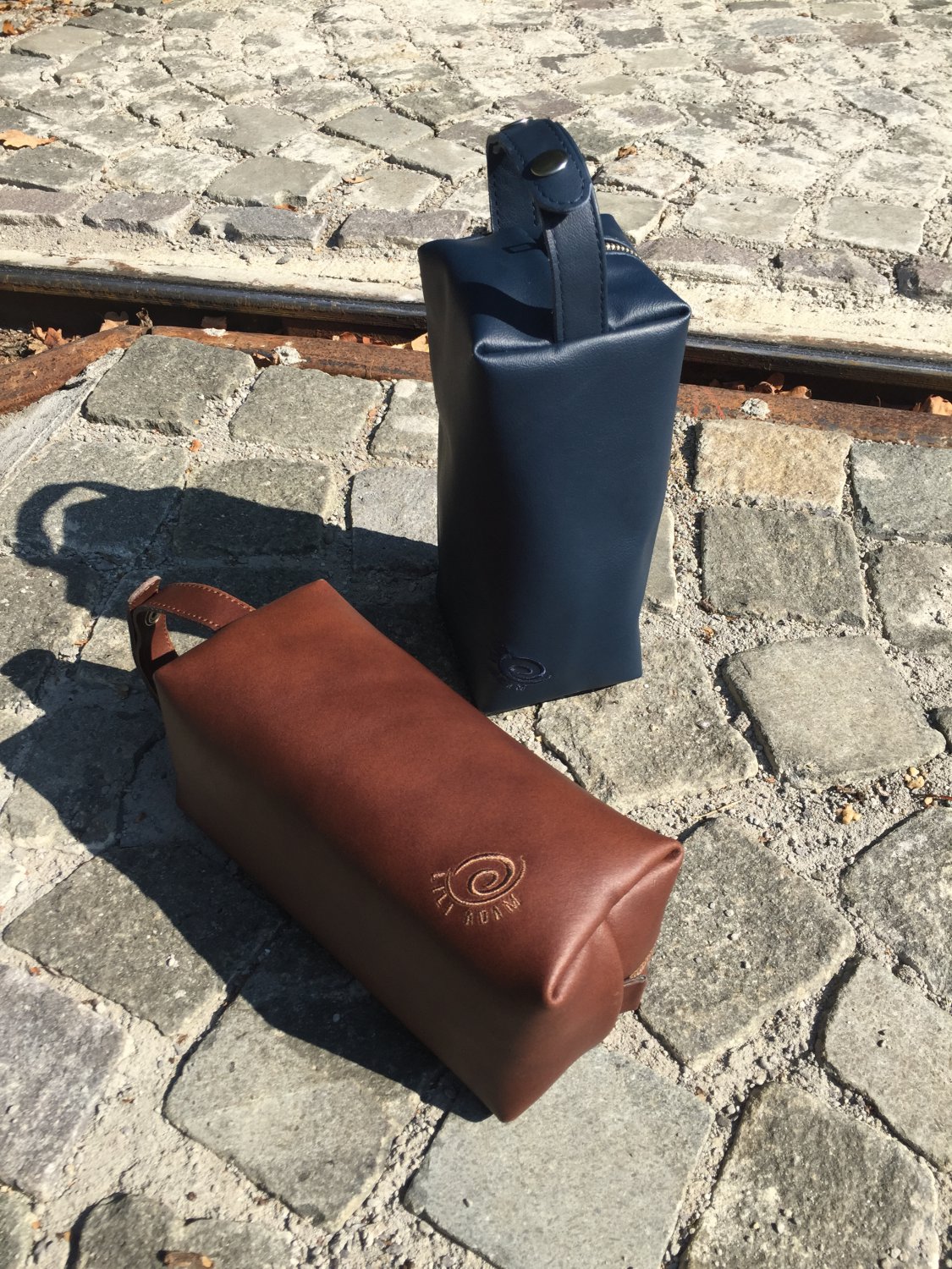 Leather toiletry bag Dopp kit durable leather/ personalized gift/ brown ...