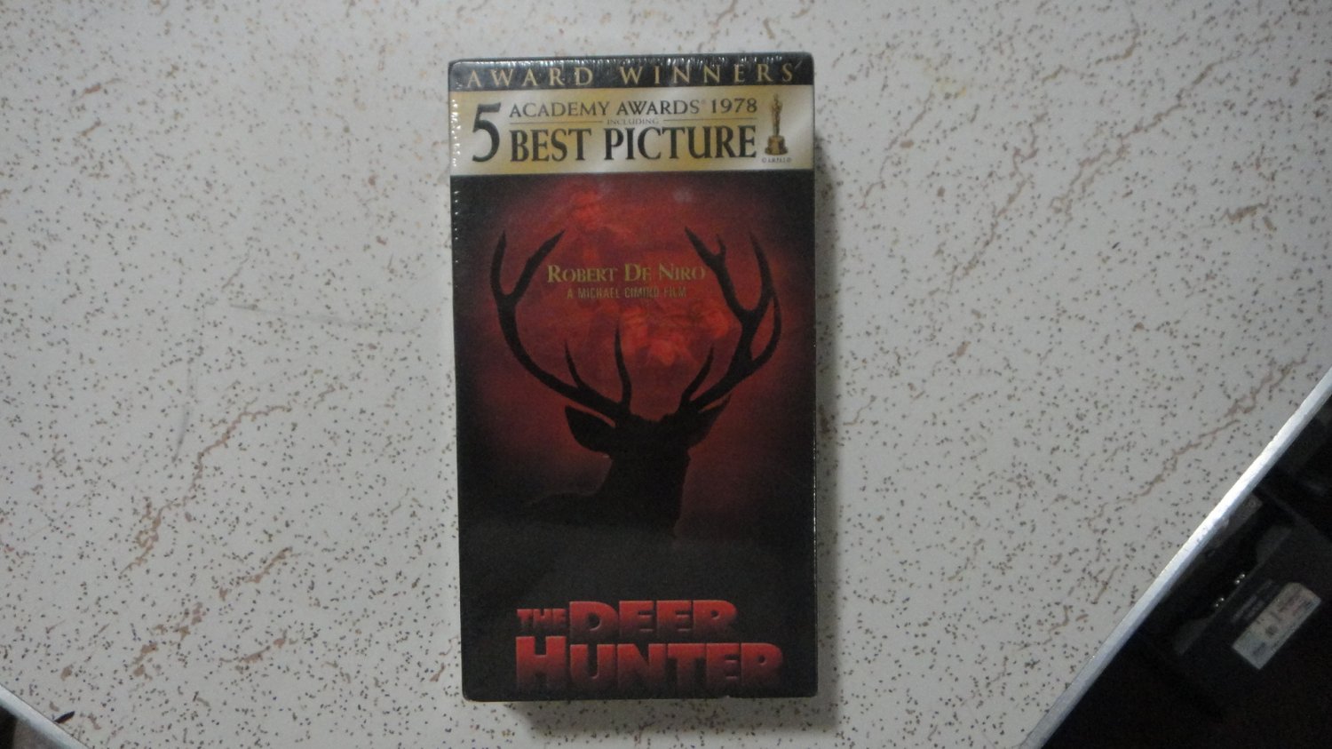 THE DEER HUNTER - VHS 2-tapes sealed and new!!! Robert De Niro.