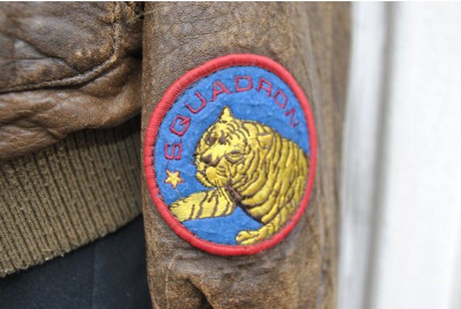 Vintage Mens Bomber Flight Jacket Patches Small Distressed Leather ...