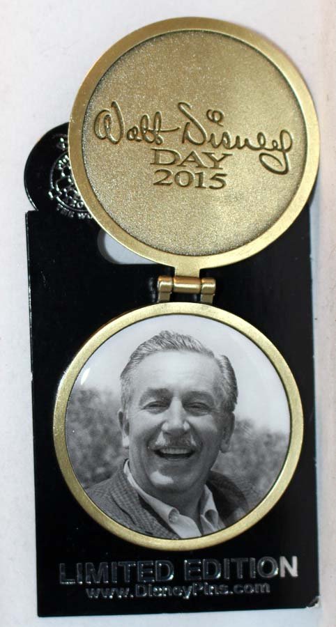 Walt Disney Day 2015 Family Crest Pin Limited Edition 5000