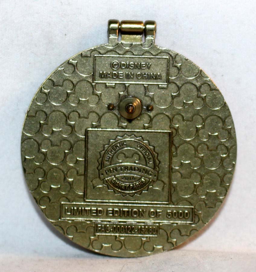 Walt Disney Day 2015 Family Crest Pin Limited Edition 5000