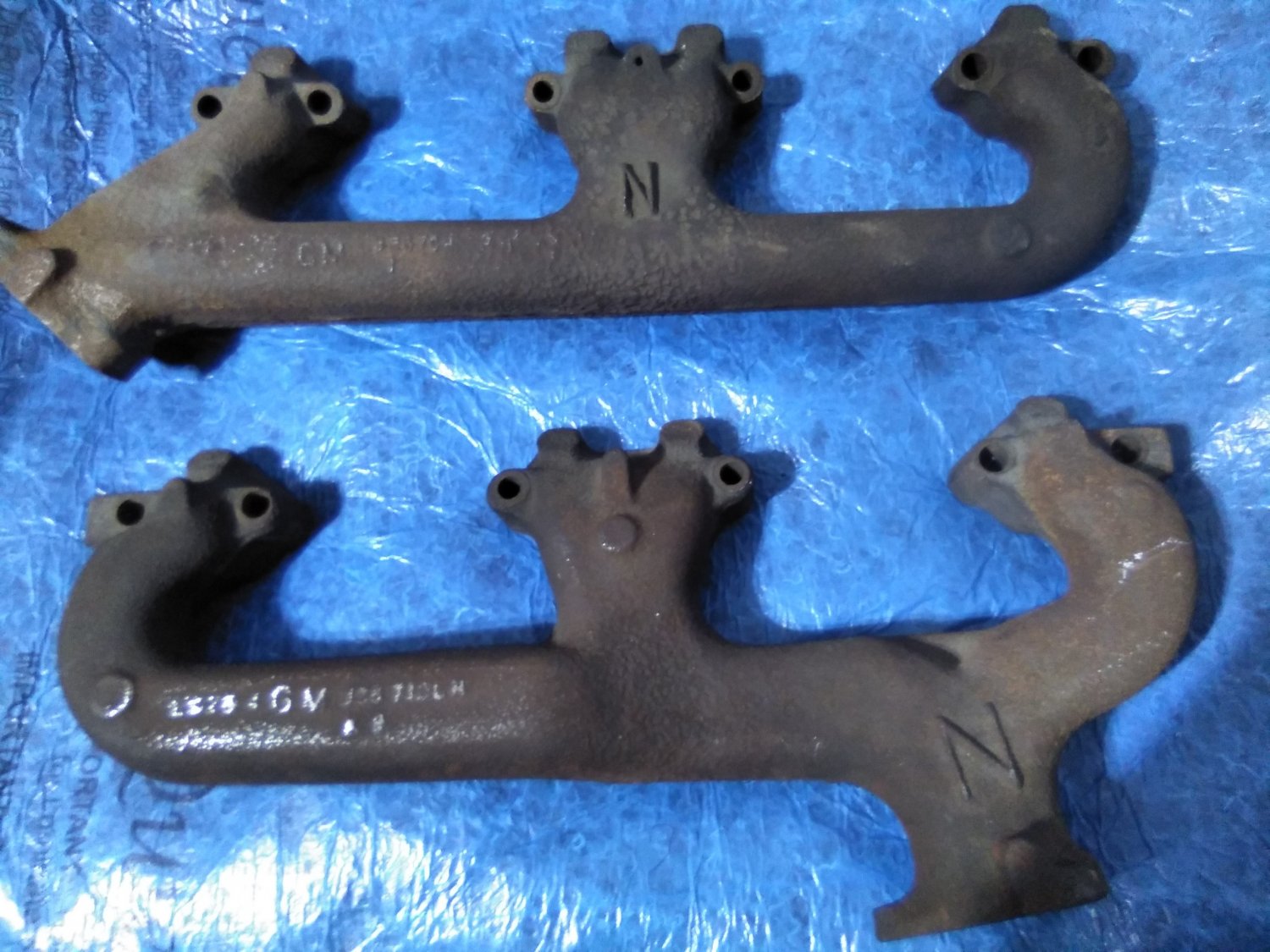 Vintage GM exhaust manifolds type N V6 LH RH