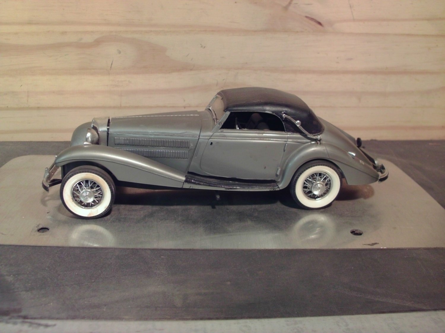 1939 Mercedes-Benz 540K 1:24 Scale Model in Gray