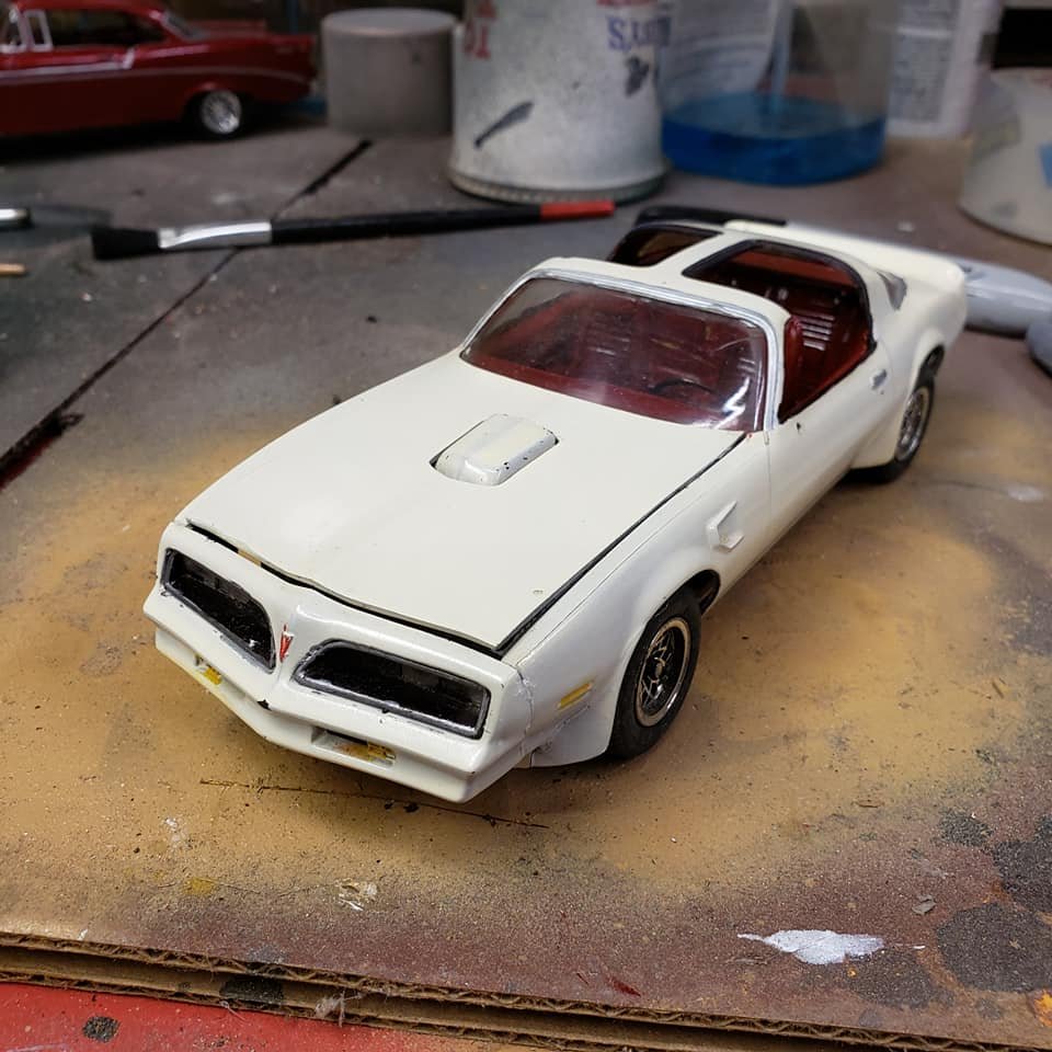 1977 Pontiac Firebird Trans Am 1:25 Scale Model in White
