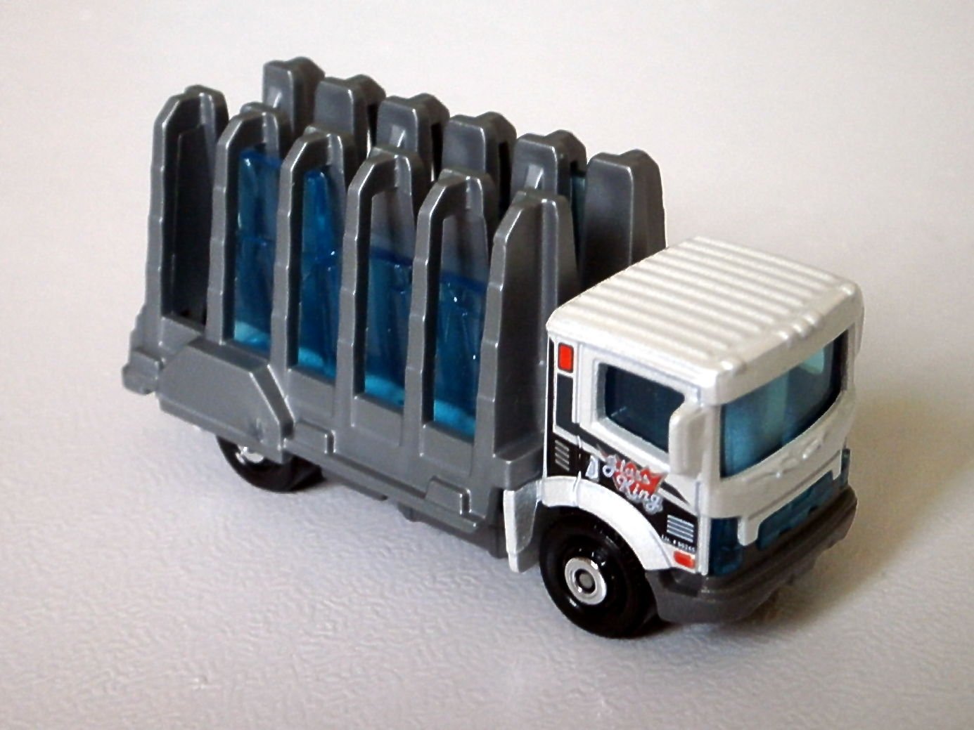 2017 Matchbox #30 Glass King in White Loose DVK09 48A