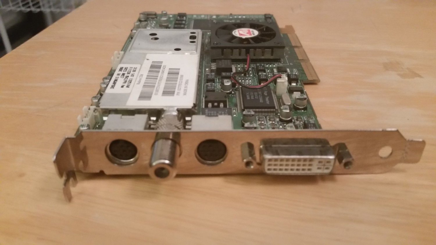 AGP CARD ATI RADEON 32M 1027370122033569 DVI VID-OUT Video TV Tuner