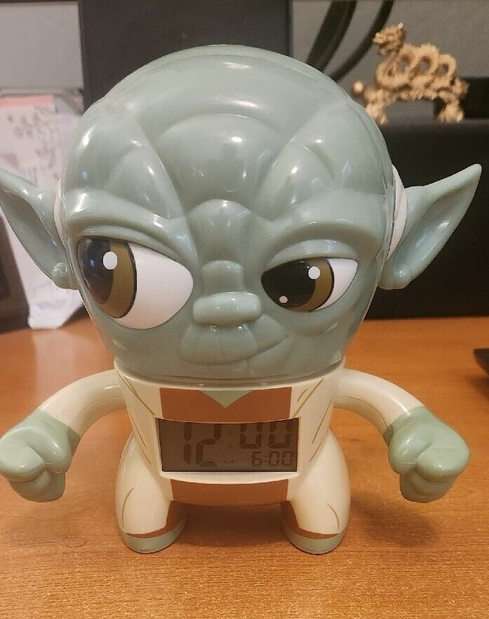 Star Wars Alarm Clock Yoda Light Up White 12 or 24 Display