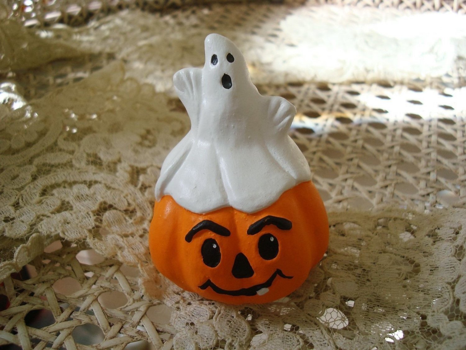 ADORABLE MINI HALLOWeeN CERAMIC GHOST WITH PUMPKIN FIGURINE **SO CUTE**