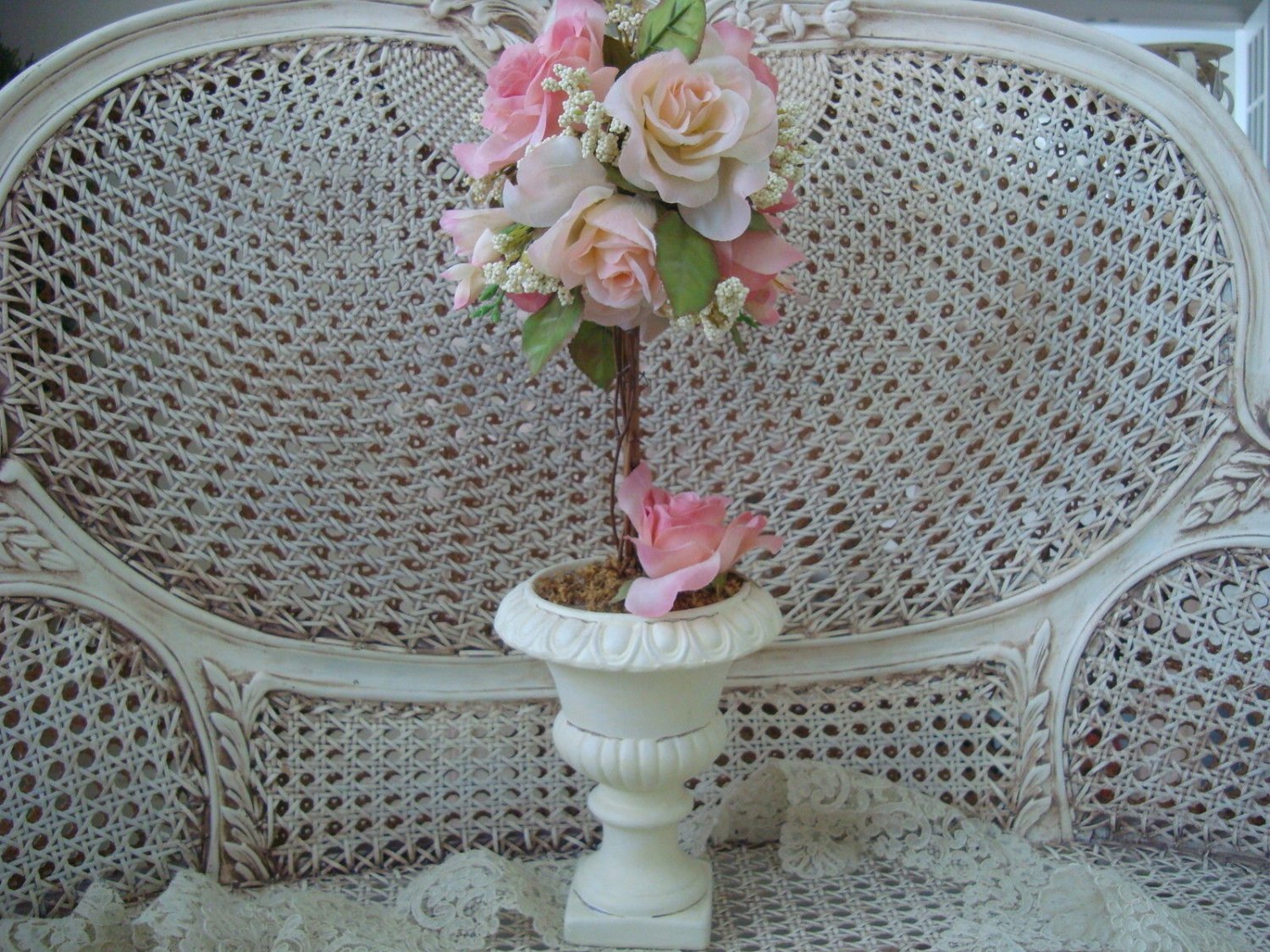 GORGEOUS ROSES TOPIARY IN URN ***PERFECT FOR SPRING***