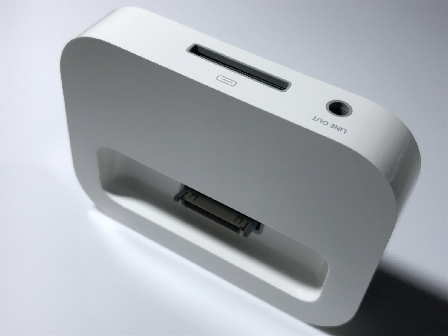 OEM Apple iPod docking station cradle 30 Pin w/line out AND cable