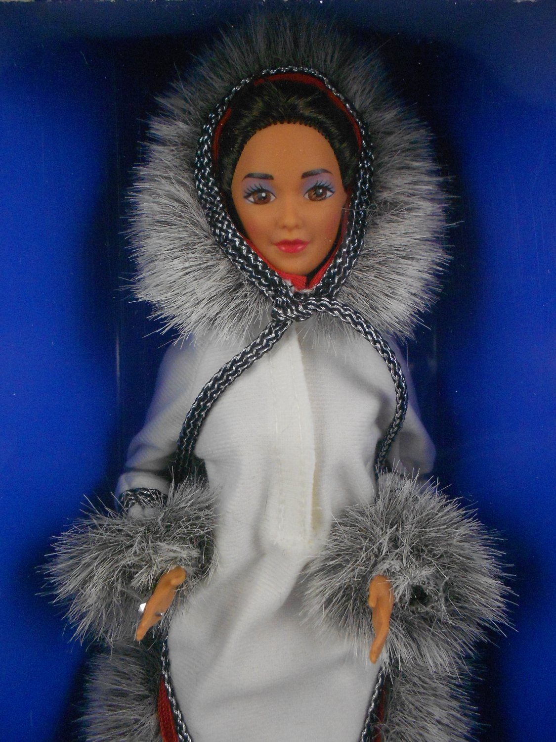 Barbie DOTW 1990 Eskimo Barbie “Dolls of the World” – MIMP – Mattel