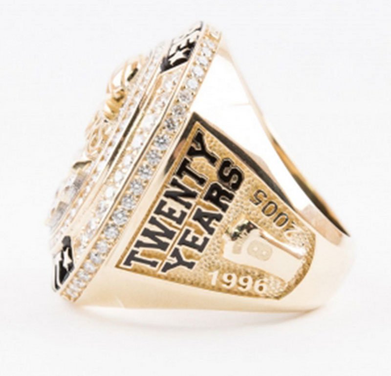 Kobe Bryant Retirement Replica Championship Ring