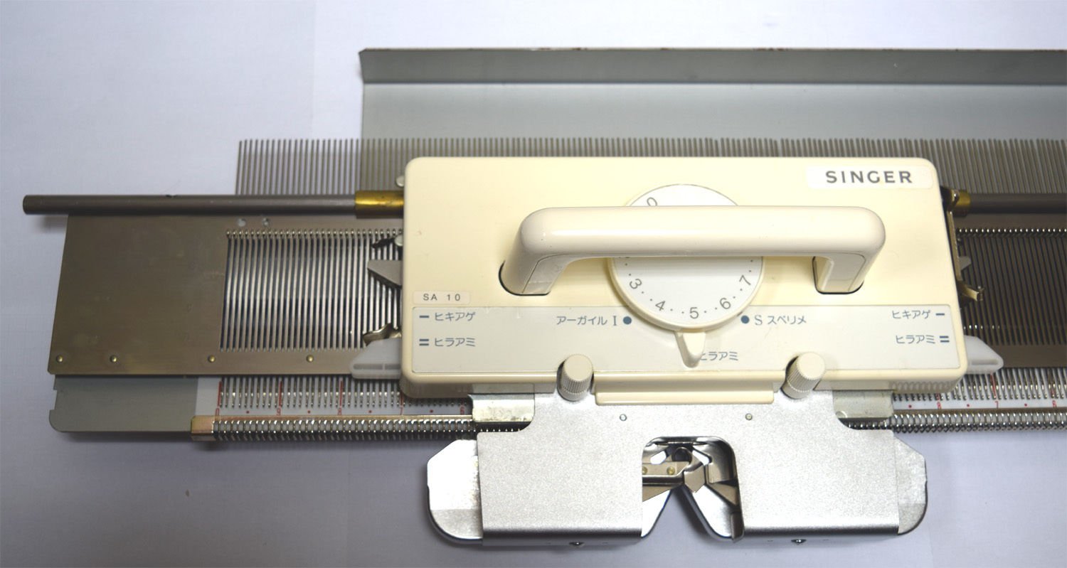 SINGER / SILVER REED SA10 Intarsia Knitting Machine