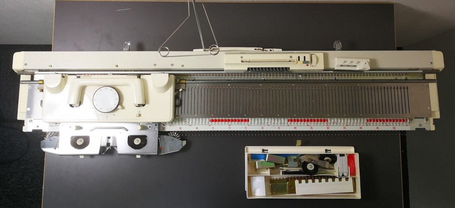 SK155 Singer / Silver Reed Bulky Chunky Punch card Knitting Machine ...