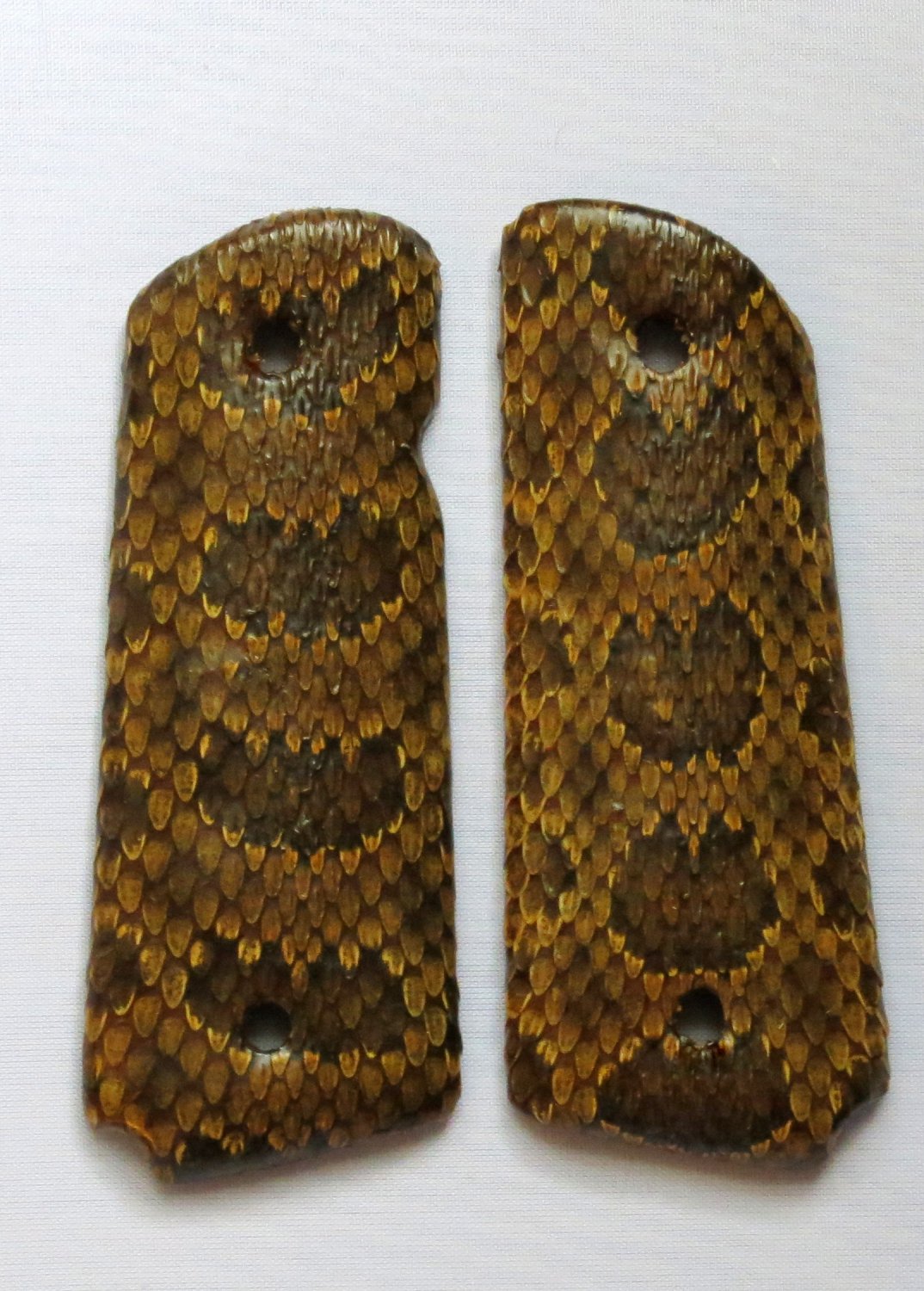 GRIPCRAFTER RATTLE SNAKE SKIN OFFICER 1911 GRIPS