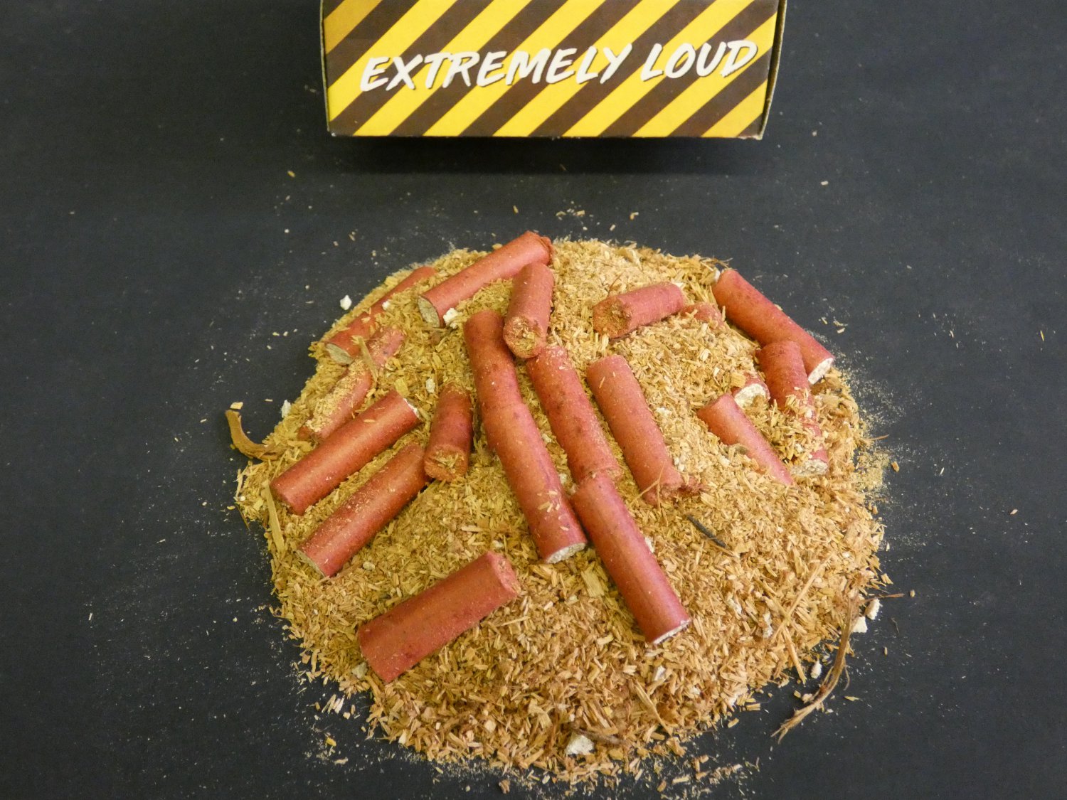 300 pc Flashbang Mandarin Red Cracker Snap Extremly Loud Party Poppers ...