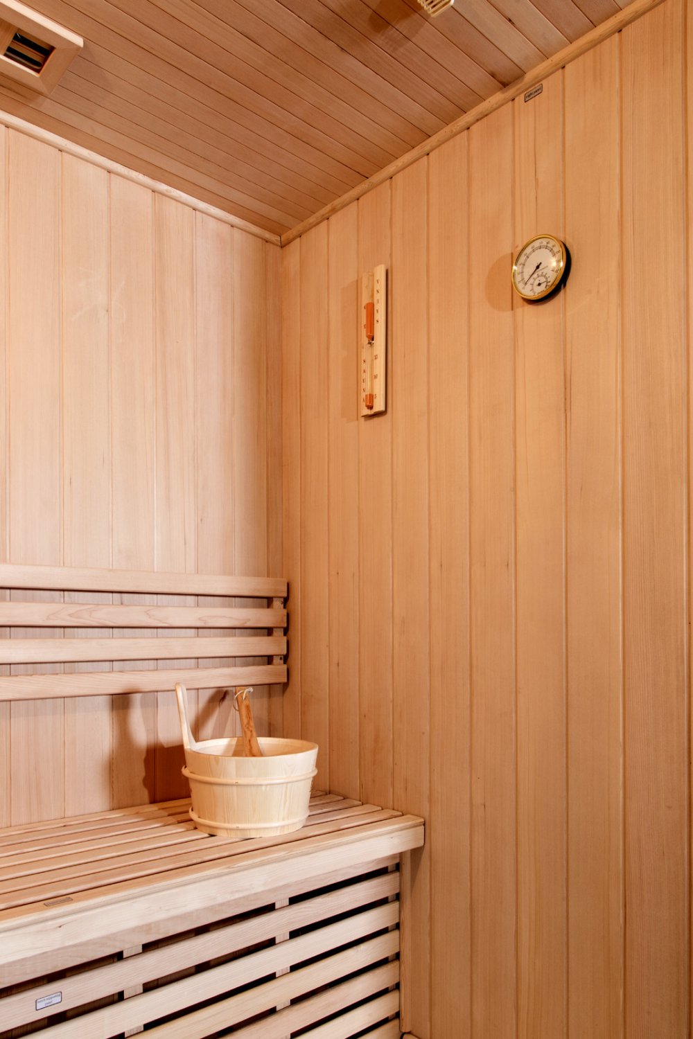 Canadian Hemlock Wood Swedish 65" 1 or 2 Person Outdoor Steam Sauna ...