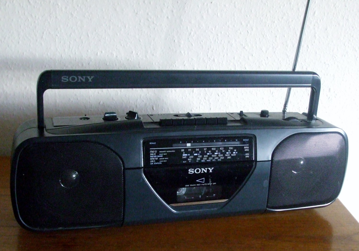 Sony CFS-201L Boombox Radio Cassette Tape Recorder Player Ghetto Blaster