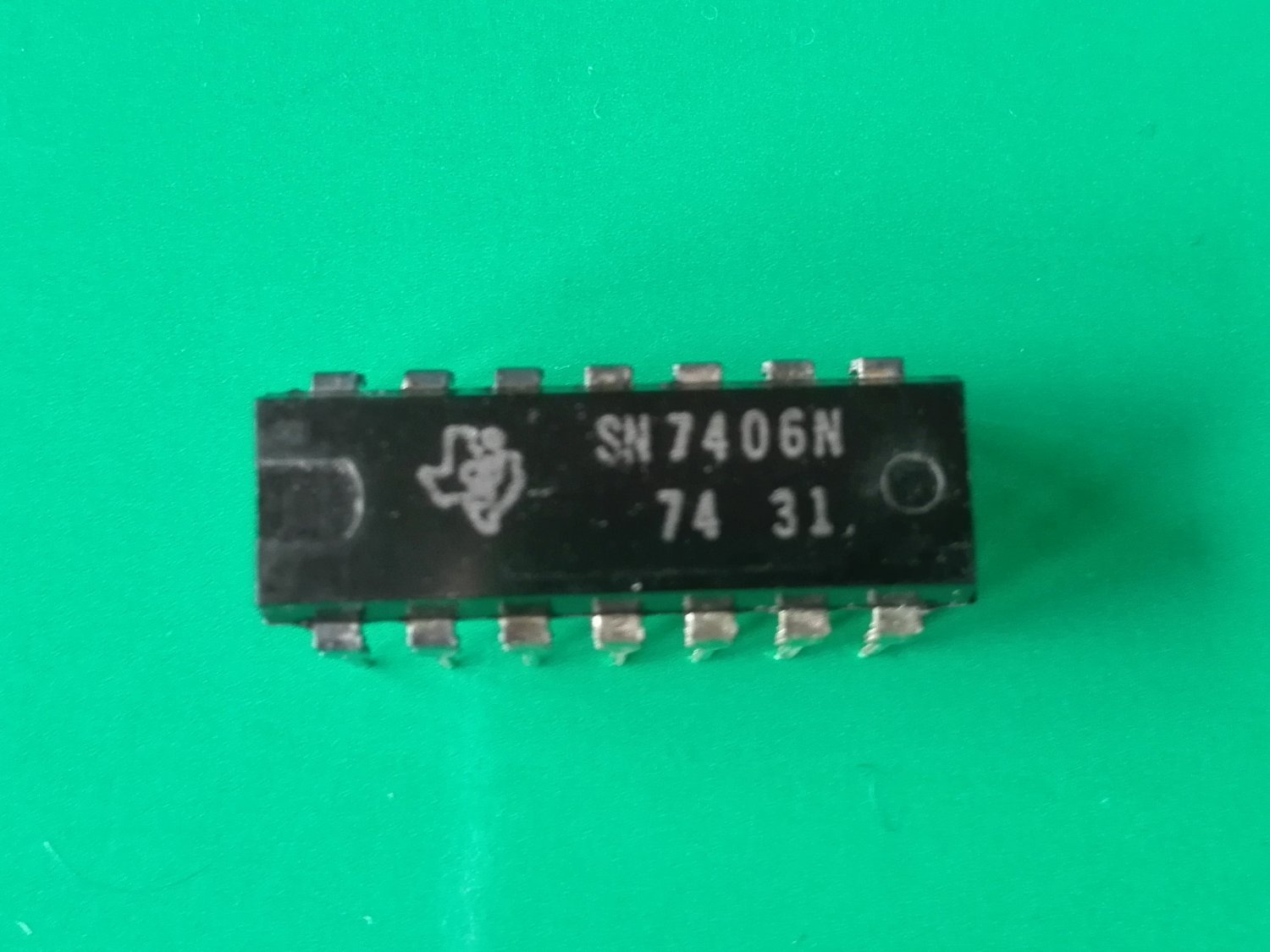 SN7406
