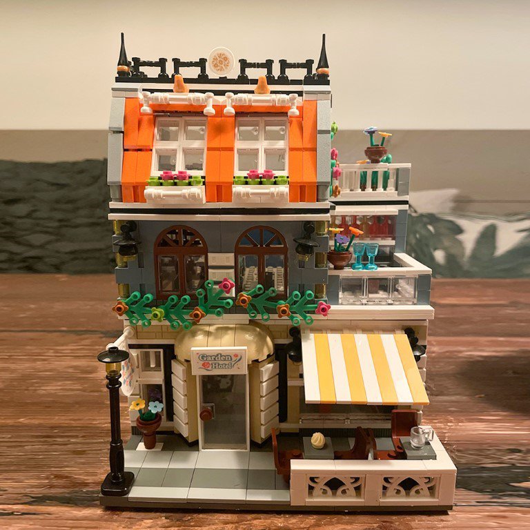 ZHEGAO QL0940 Garden Hotel (MOC) 1316 pcs Building Blocks Set