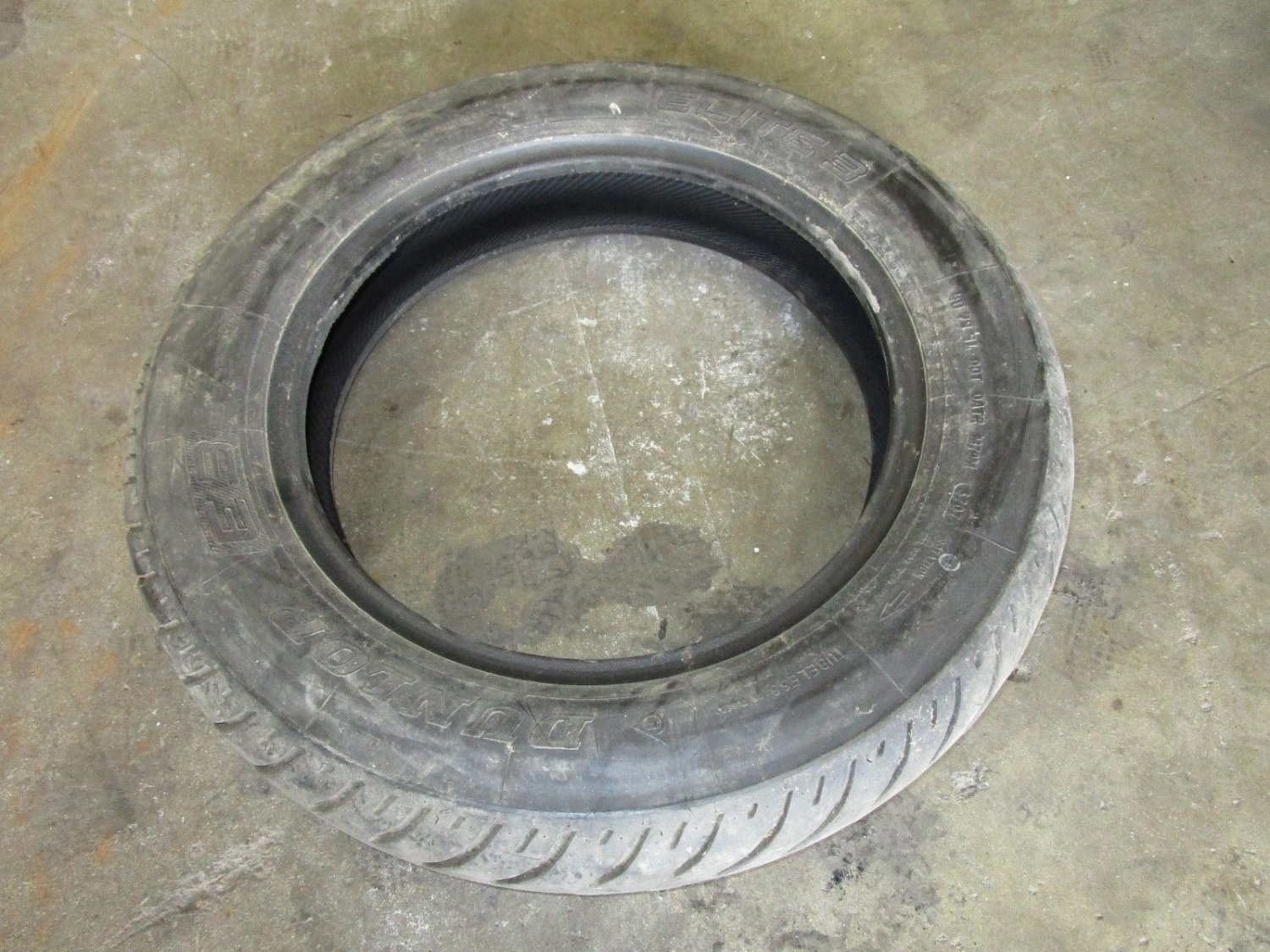 HARLEY DUNLOP D408F FRONT MOTORCYCLE TIRE 130/80B17 USED