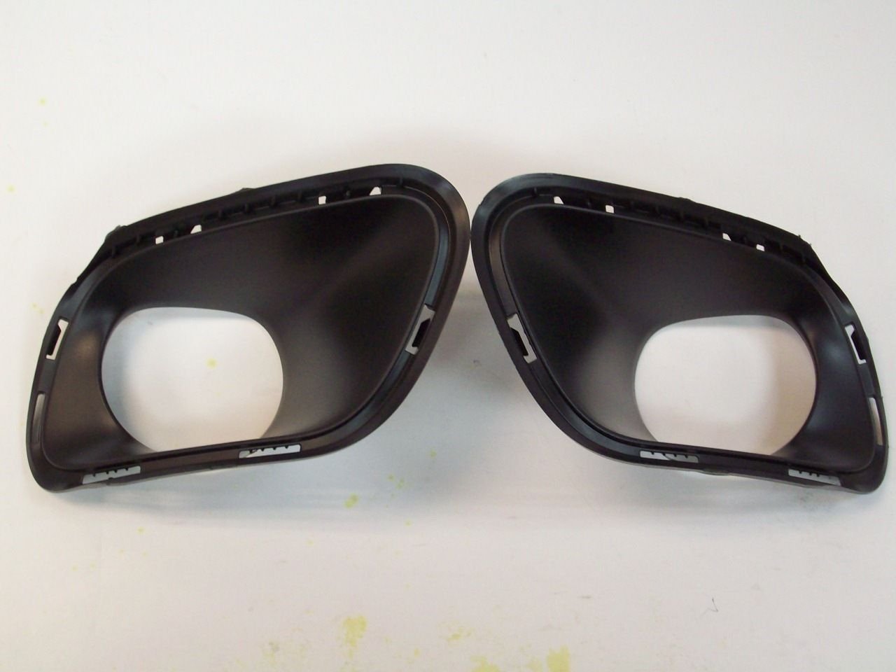 2014-2016 Jeep Cherokee Left & Right Fog Light Bezel Driving Lamp OEM Mopar